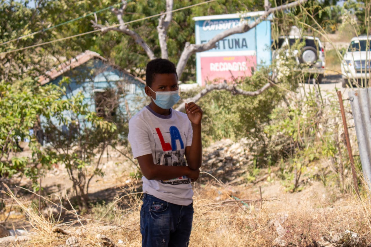 Pronto tendrá su casa niño que vivía en un árbol • Prensa Diaria